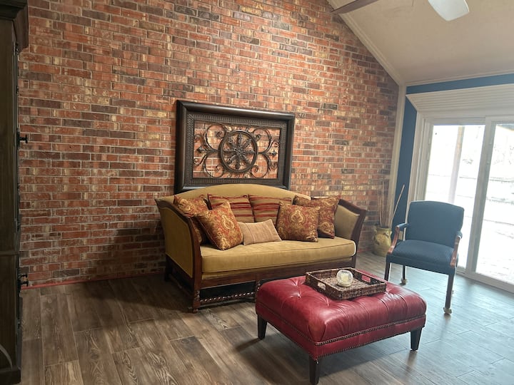 The Texan Tuscany Farmhouse - Wichita Falls, TX