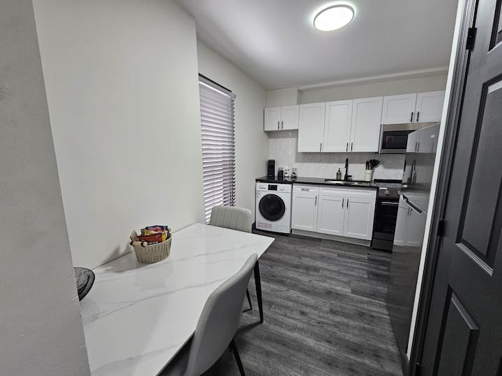 The Parkside Lofts - The Cozy Corner Loft - Windsor, ON, Canada