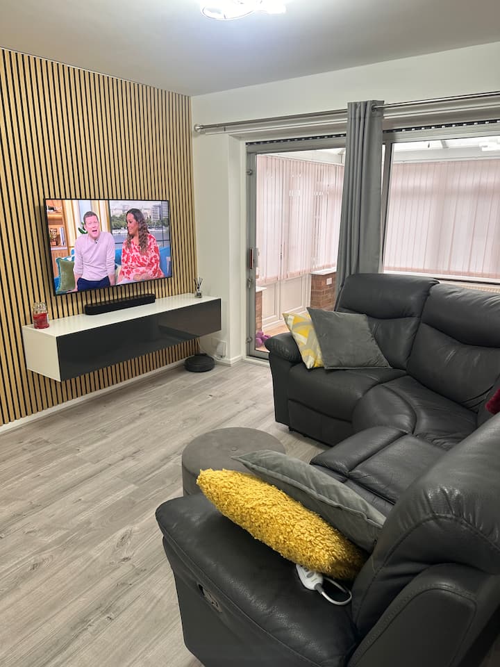 Cosy Bungalow Sleeps 4 With Ev Charging - Worcestershire