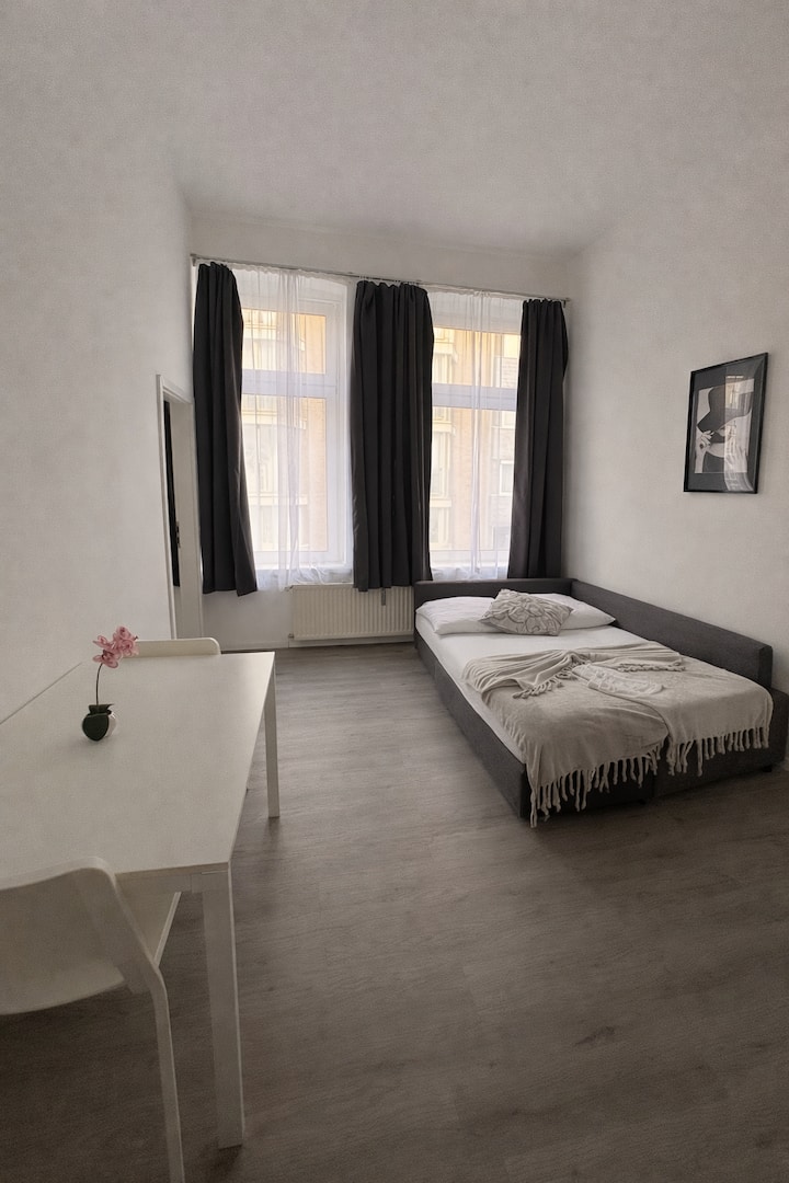 Direkt Am Rhein - Zentral, Ruhig & Hell. - Colonia