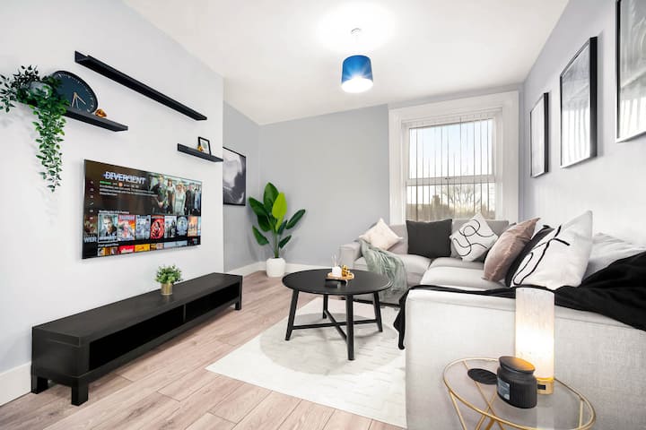 Modern 1 Bed Stylish City Centre Retreat - Wolverhampton