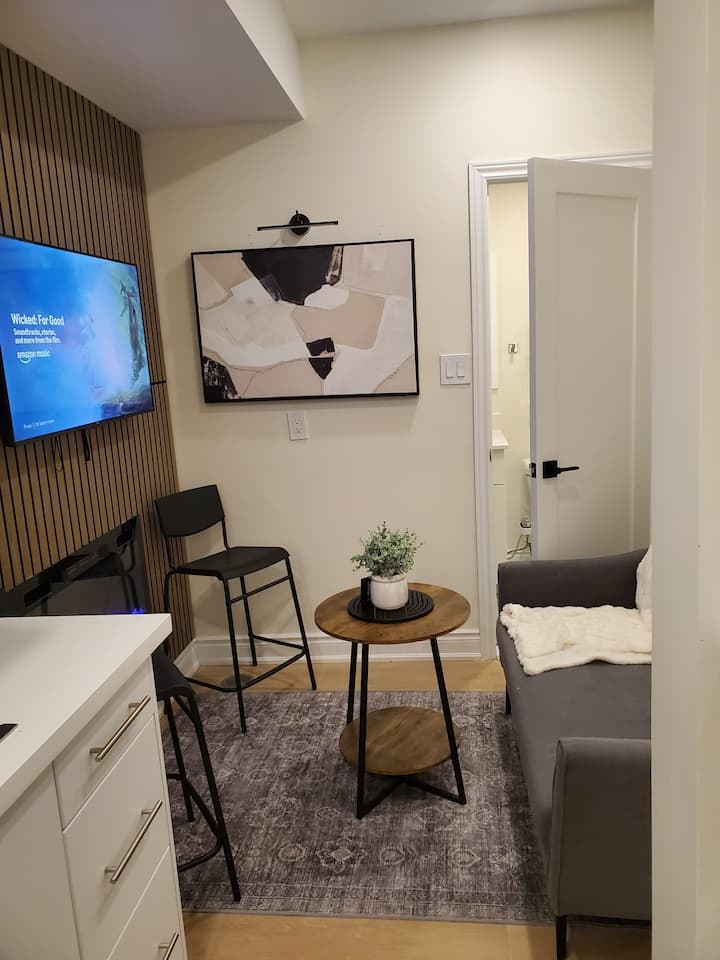 Cozy 1br | Fireplace · Private Entry · Milton - Burlington
