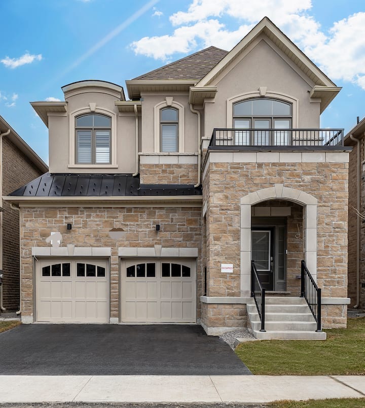 Beautiful Modern 3-bedroom Home In Clarington - Newcastle