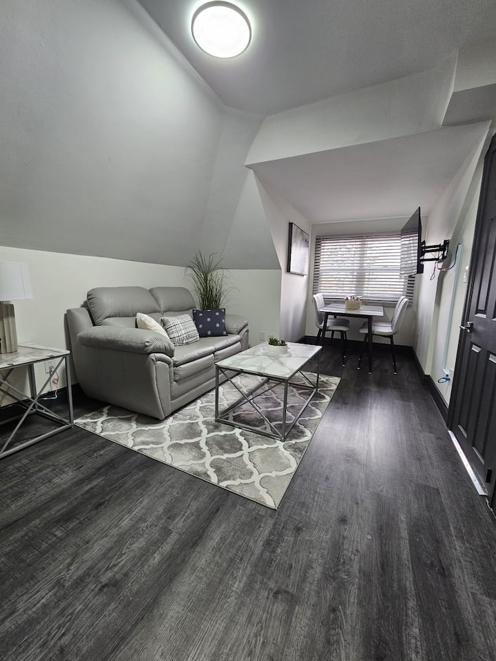 The Parkside Lofts - The Downtown Retreat - 윈저