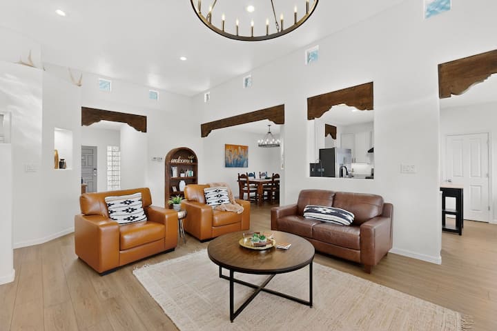 Casa Sandia -
Mountain View Retreat - Rio Rancho, NM