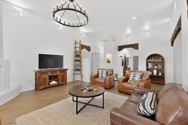 Casa Sandia -
Mountain View Retreat - Corrales, NM