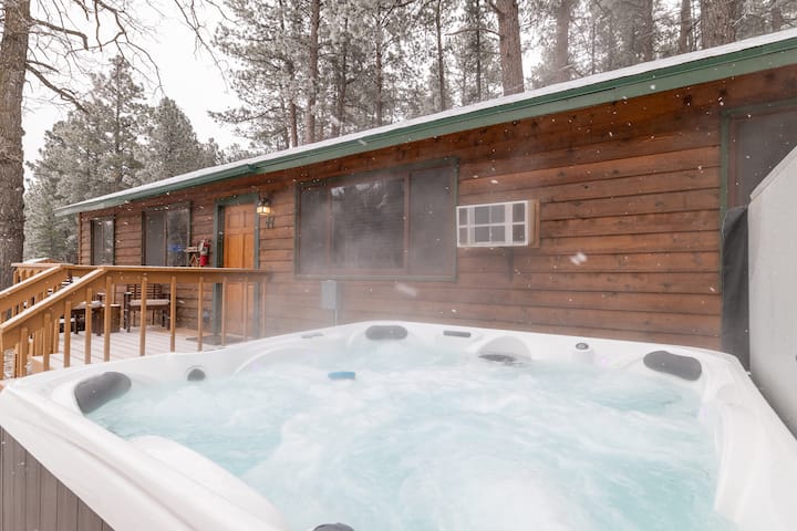 Meadowbrook Cabin Retreat: Hot Tub Escape - Keystone, SD