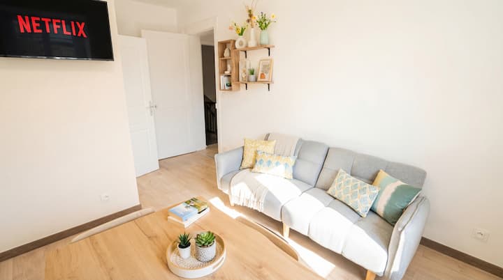 T3 De Charme Spacieux, Parking Gratuit. - Valenciennes