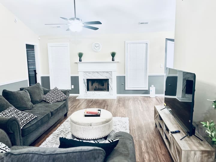 Cozy 3-bedroom Home Near Piedmont Henry Hospital - McDonough, GA