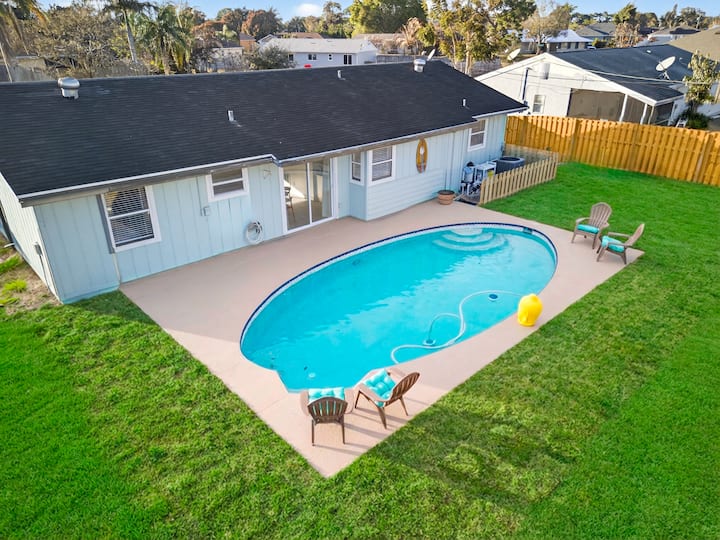 Salt Coast Pool Side Retreat - Port St. Lucie, FL