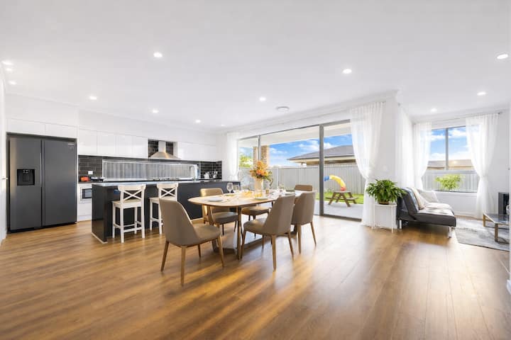 Spacious 5br Retreat| Family & Group Friendly - Blacktown