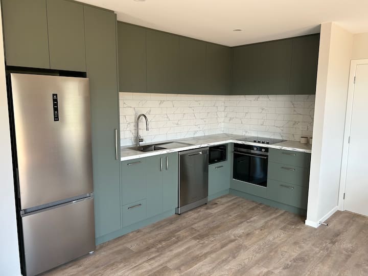 Brand New Modern Unit - Green - Te Anau