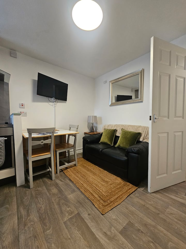 Peedie Flat 1
Ideal Base In The Heart Of Kirkwall. - Kirkwall