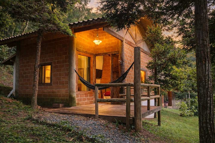 Chalé ÁGape Da Montanha 4 
Em Meio à Natureza! - Santo Antônio do Pinhal