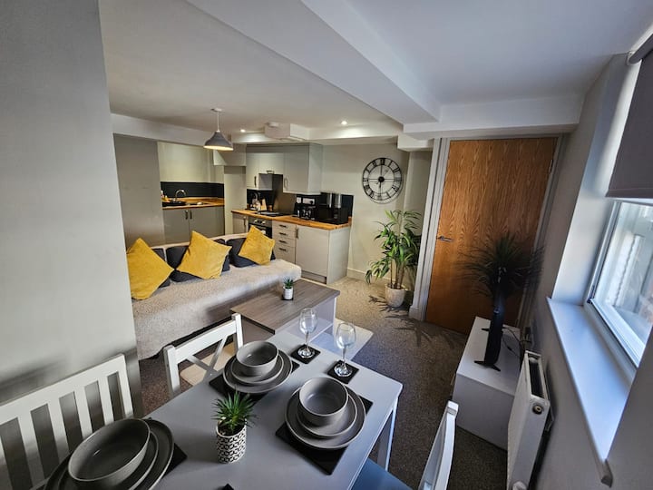 City Centre Flat | Sleeps 4 | Near Cavern Quarter - Liverpool
