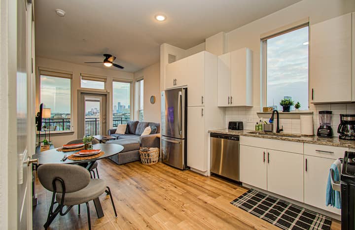 1br - Private Balcony | Rooftop Pool | Wfh | Views - Independence Heights - Houston