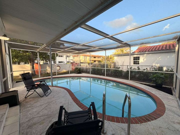 Lujo En Miami Al Mejor Precio Con Piscina - North Miami, FL