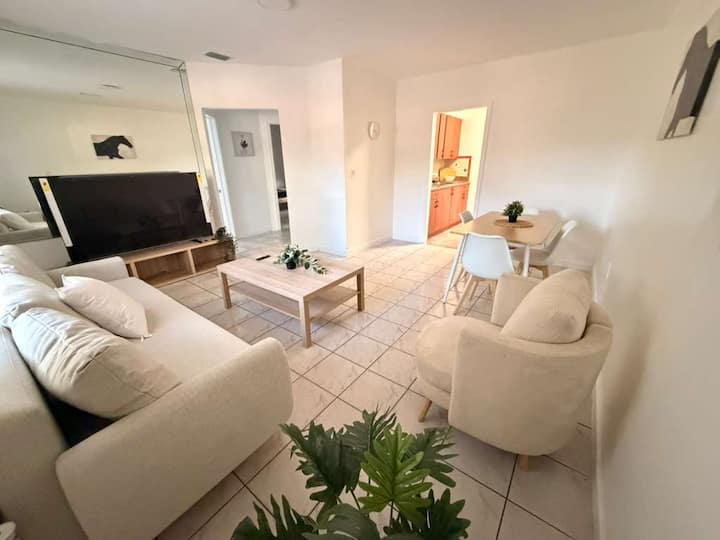 Lujo En Miami Al Mejor Precio Con Piscina - North Miami, FL