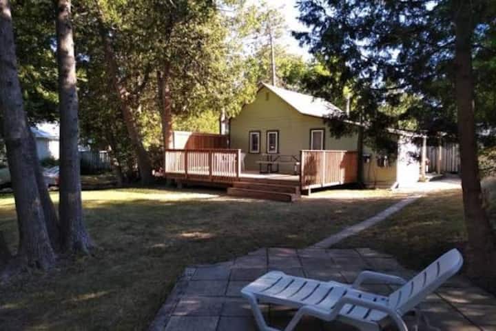 Charming Sauble Cottage Steps To The Sand - Sauble Beach