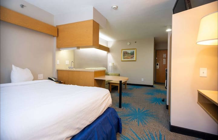 Modern Sturbridge Room Minutes To Old Village - Mashapaug Lake, CT
