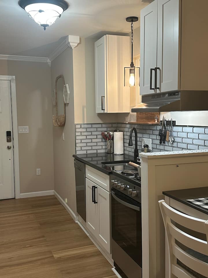 New Rochelle Nc Studio Apt. - University City Boulevard – Charlotte
