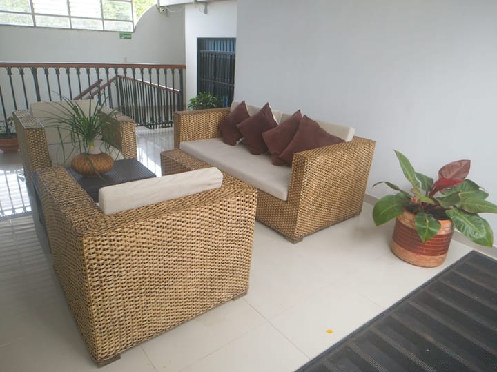 Tu Hogar Lejos De Casa, Ambiente Familiar - Rivera