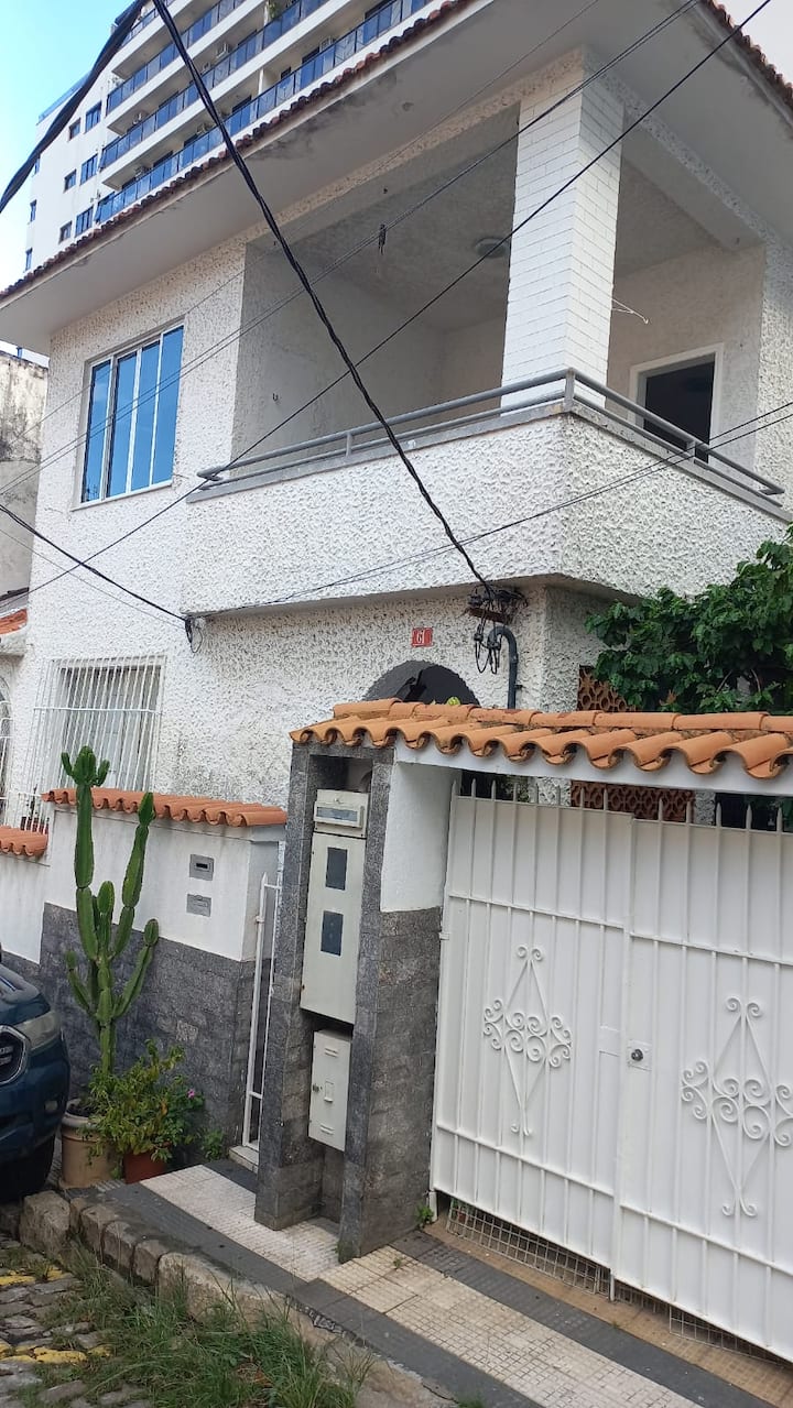 Apartamento Em Vila Charmosa | 6p | Botafogo - Rio de Janeiro