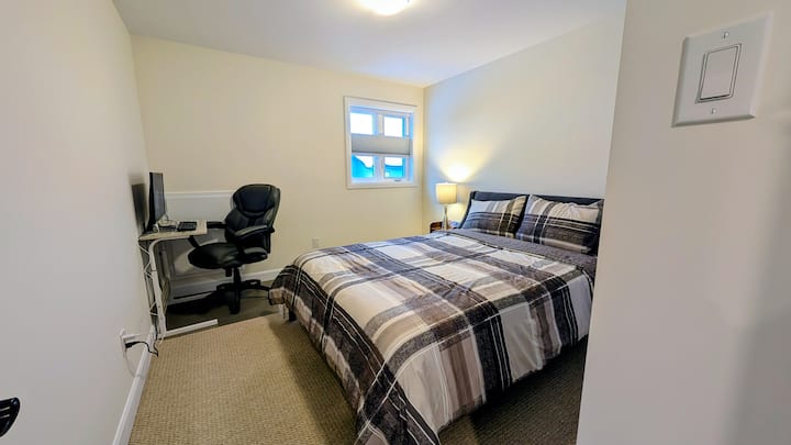 Comfy Room In Modern Home; Airport-train-casino-ey - Ottawa