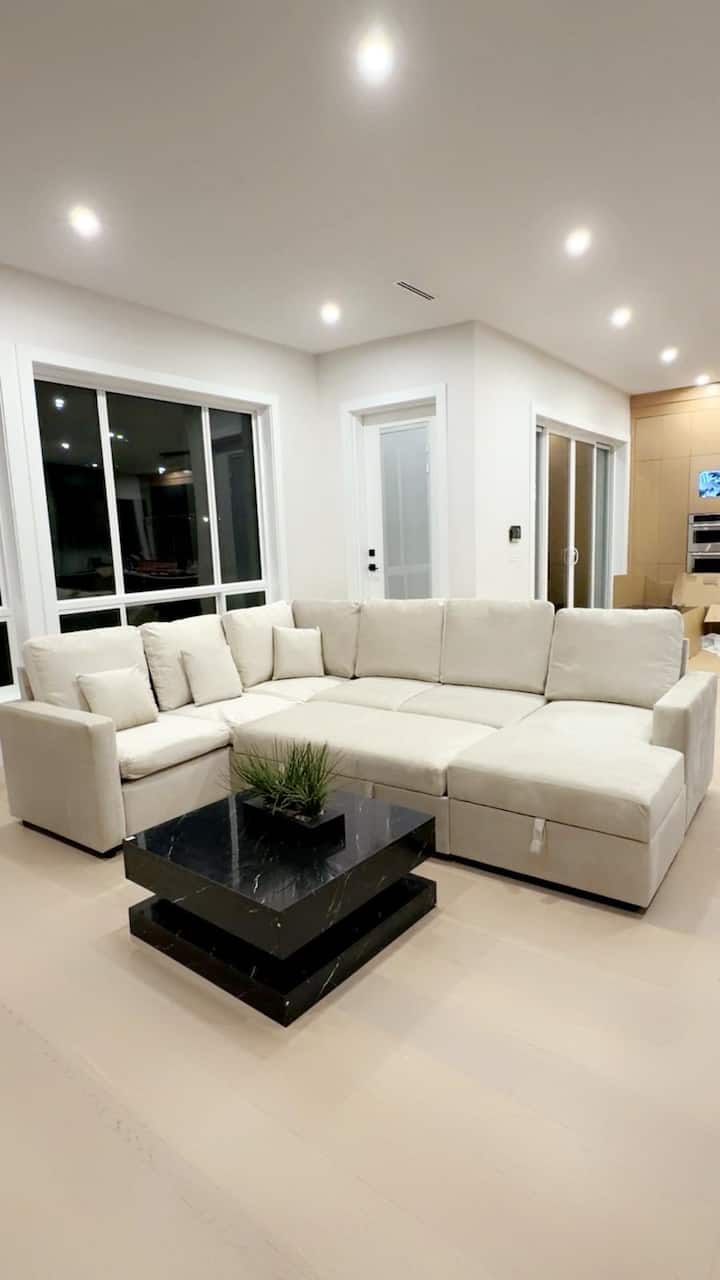 White Rock Luxury Property - Langley