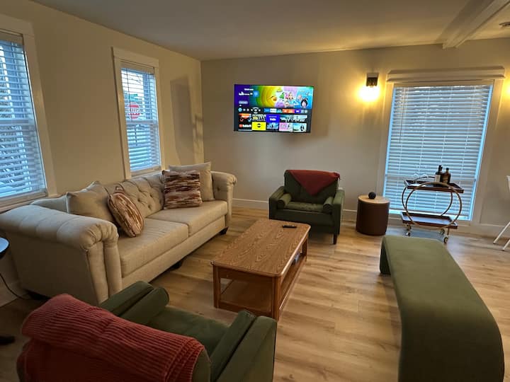 Harbor Springs Lake St. 2 Bedroom Gem - Harbor Springs, MI