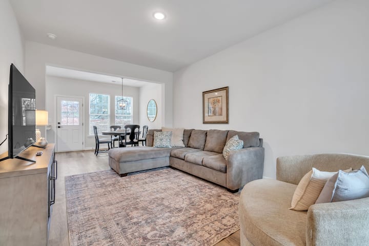 Textile Stay- Comfy Home Near Downtown Spartanburg - Spartanburg, SC