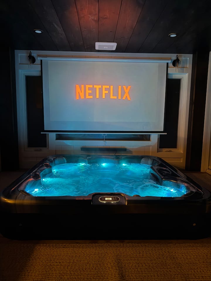 Nestled In The Pines Hot Tub Full Kitchen King Bed - Ontario