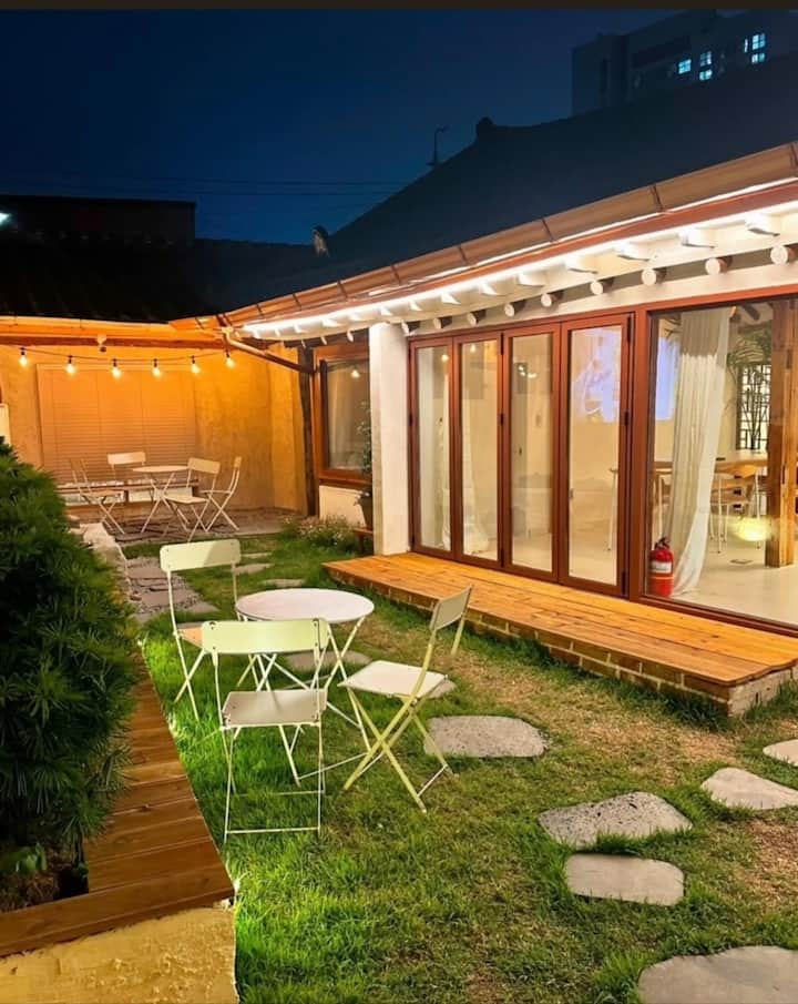 스케치 스테이1 펜션
광주의집 동명동 한옥
광주 중심 518 카페 맛집 예쁜 깨끗한숙소 - Gwangju