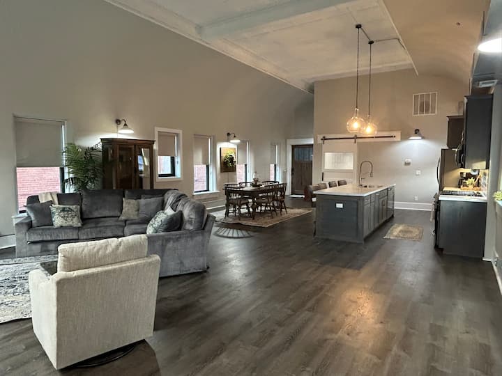 D'brick Loft - Historic Downtown Wayne - Nebraska