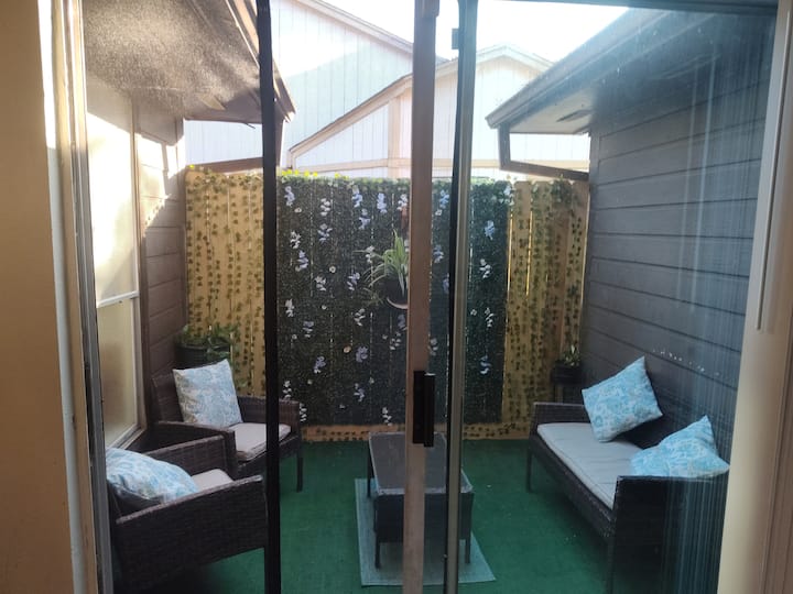 Peacock Alley Is A Relaxing Space To Unwind. - Missouri City, TX