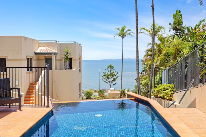 Elevated Coastal Escape With Panoramic Sea Views - 耶蓬