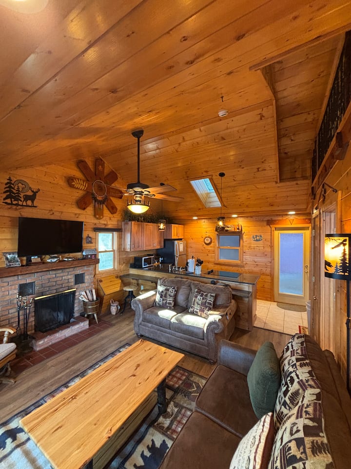 Waterfront Peninsula Cabin - Wisconsin Dells, WI