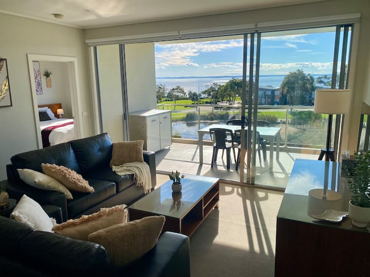 Second-floor Two-bedroom Apartment With Beach View - San Remo