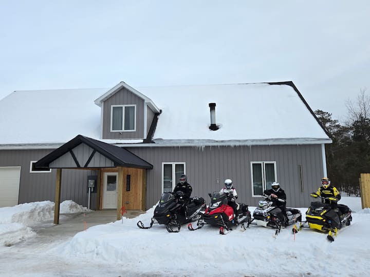 Base Camp 365, Barndominium, Private Getaway - Thompsonville, MI