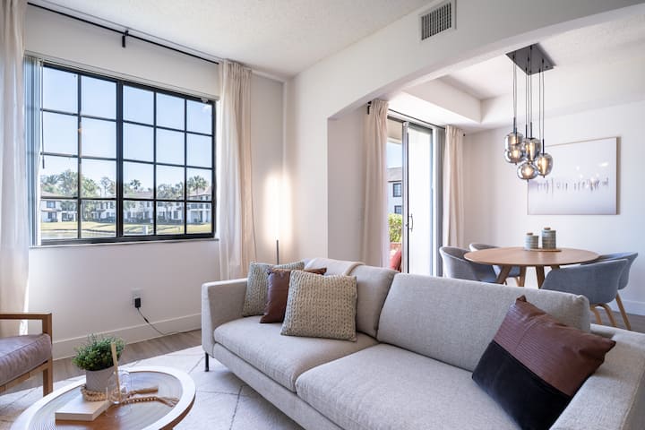 Swiss Living - Lakeview Retreat | Pool & Gym - Delray Beach, FL