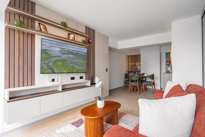 Spacious Designer 1br W/ Balcony Near San Isidro - Peru