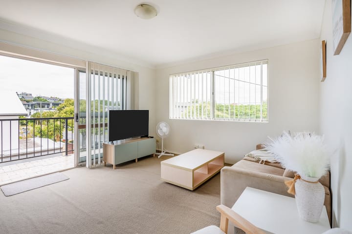 Quiet & Cosy Bulimba Escape - Balmoral