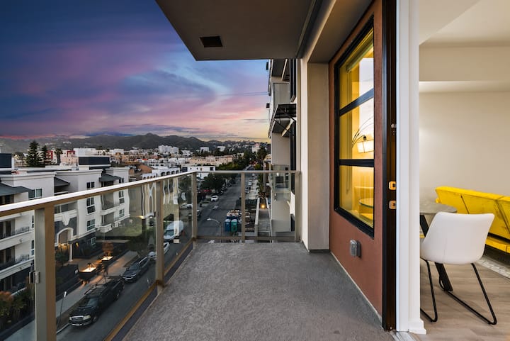 Hollywood Lux Resort Studio - Free Parking - West Hollywood, CA