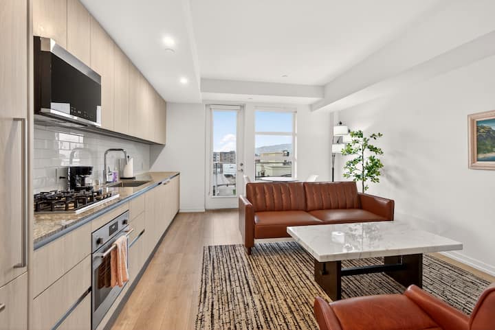 Hollywood Lux Resort Studio - Free Parking - Beverly Hills, CA