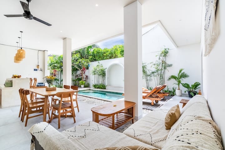 Luxury 3br Pool Villa | 5 Min To Finns Berawa - Bali