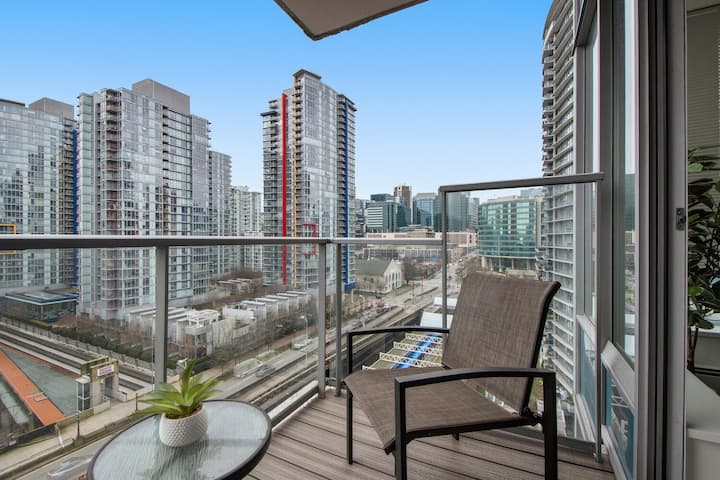 Walk To Bc Place L 5 Star Amenities L Sleeps 4 - Vancouver