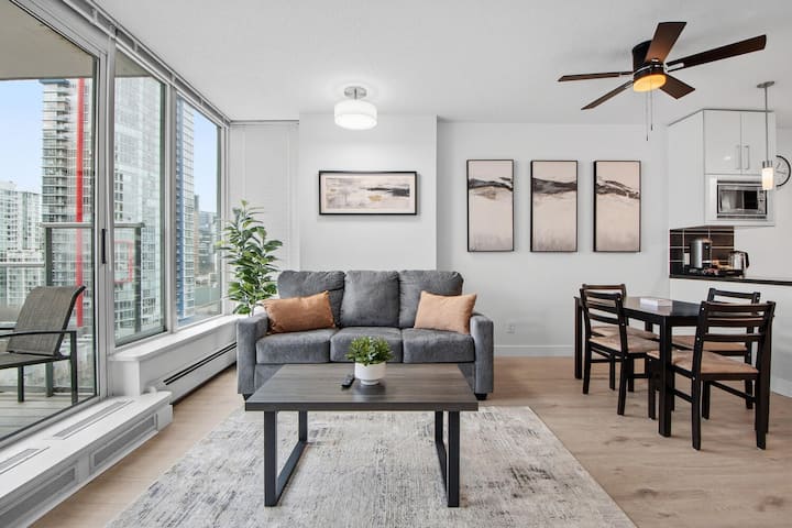 Steps To Fifa/bc Place • Hot Tub • Sleeps 4 - Vancouver