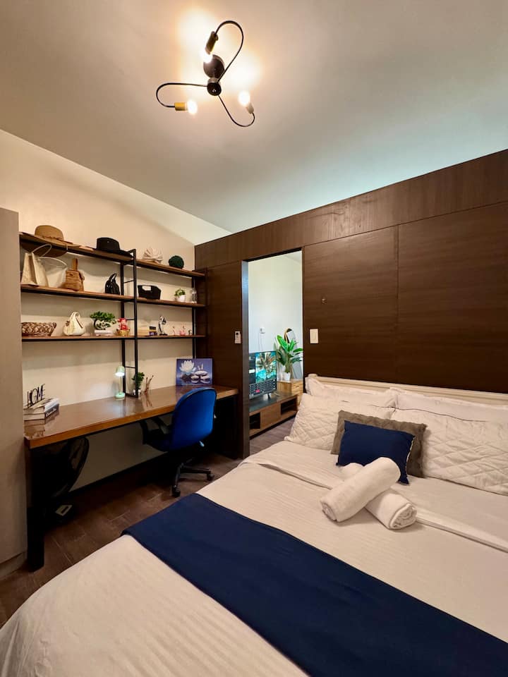 City Lights View With Dedicated Workplace - Makati