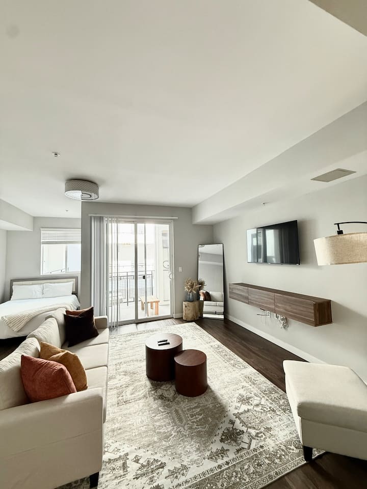 Modern Cozy Studio Retreat - Silver Lake, CA