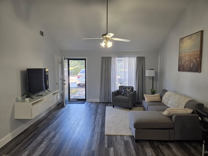 2/1 Cozy Living Close To Robinsafb, Emory, Schools - Warner Robins, GA